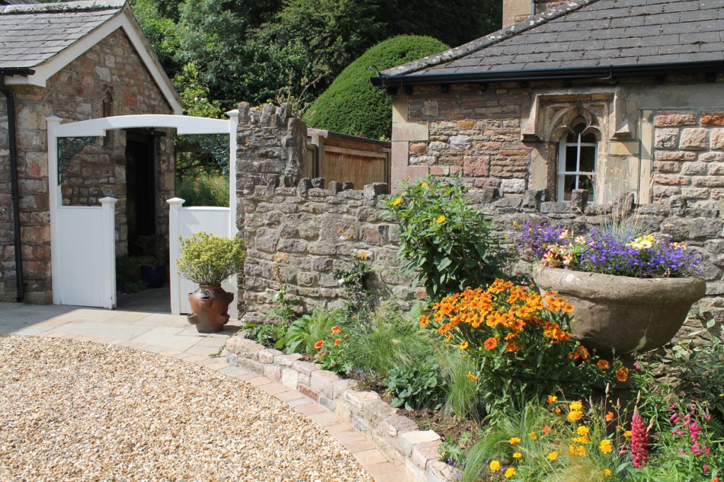 Courtyard Front Garden & Driveway - Outerspace